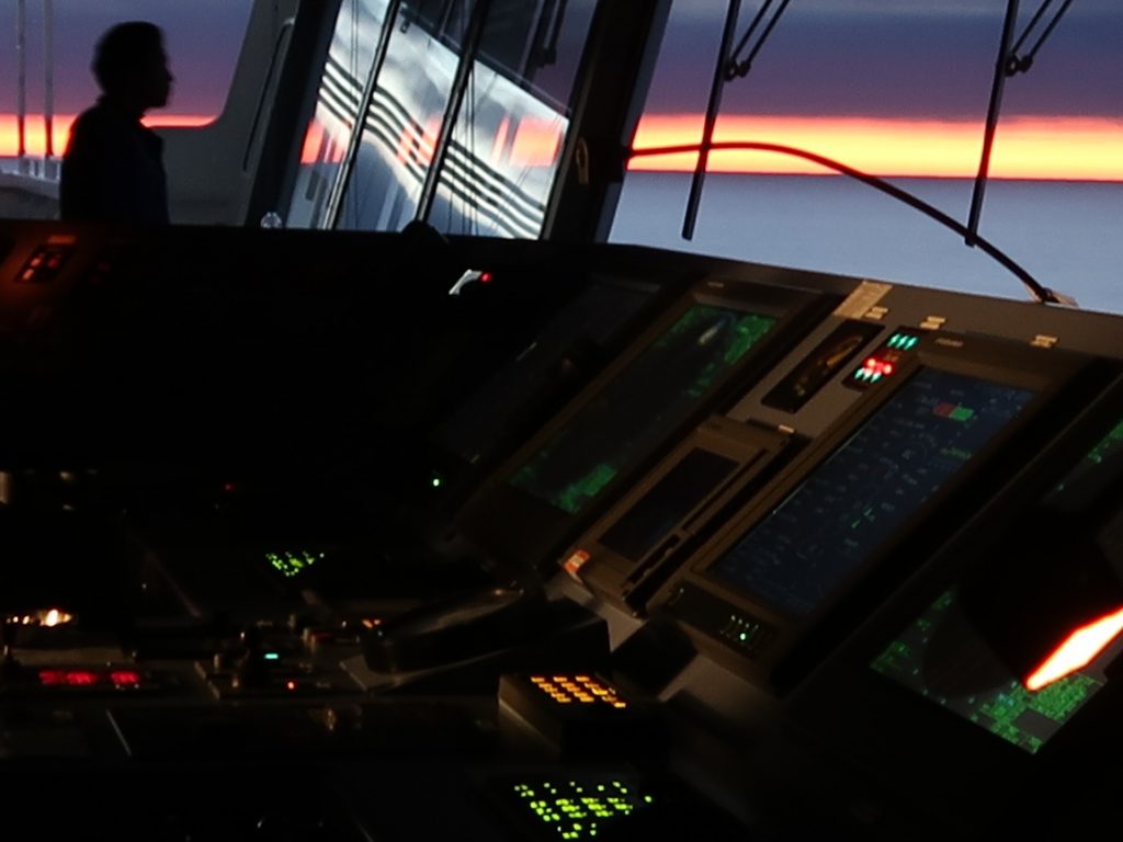 Bridge Watch - marine-motives.com Ship Photos and Maritime Photography
