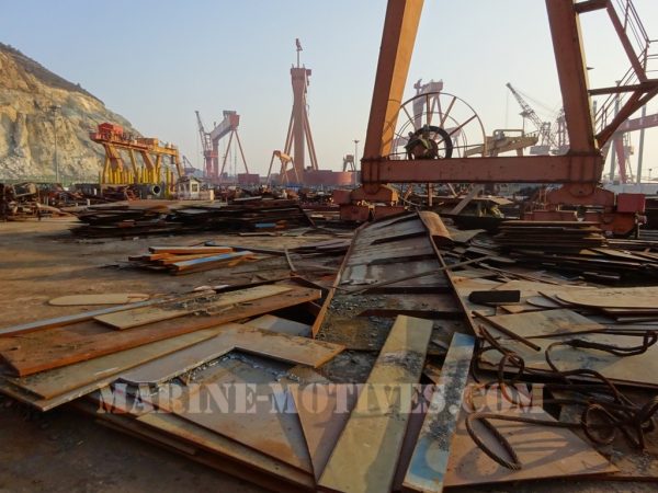Metal Scrap - marine-motives.com Ship Photos and Maritime Photography